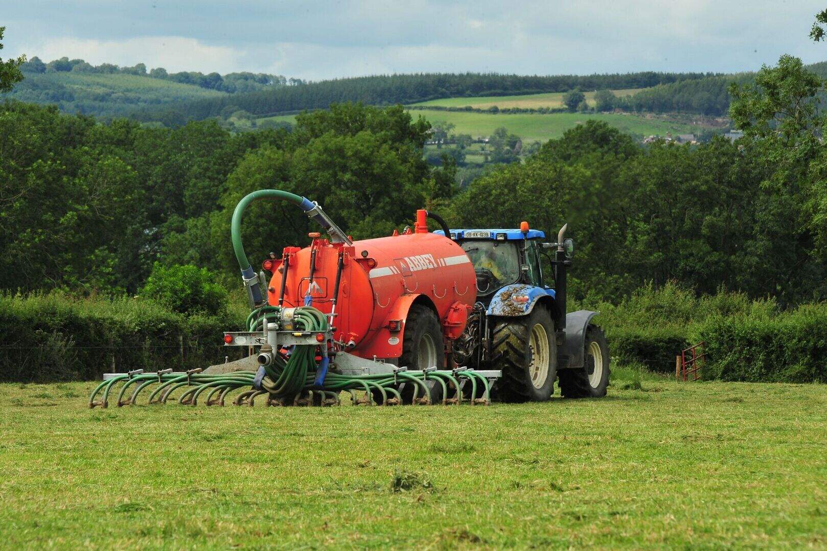 Farmers should hold off slurry spreading until late February, Teagasc ...