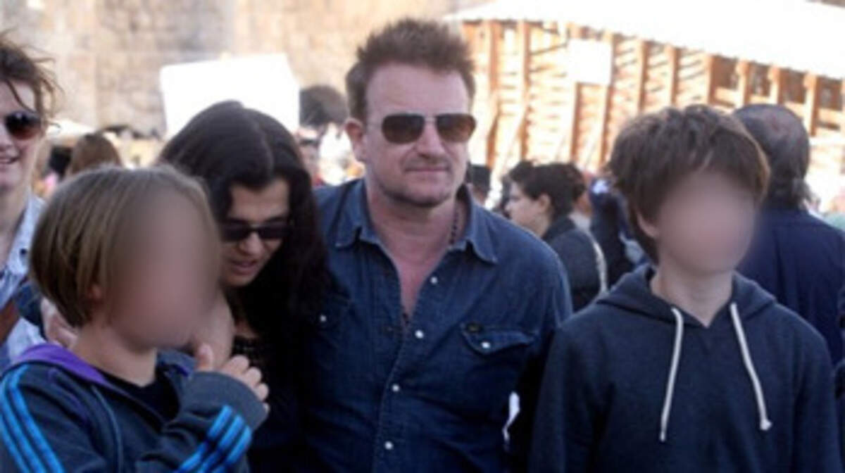 Bono leaves poetic message at Israeli hotel with a sketch of ‘A dog ...