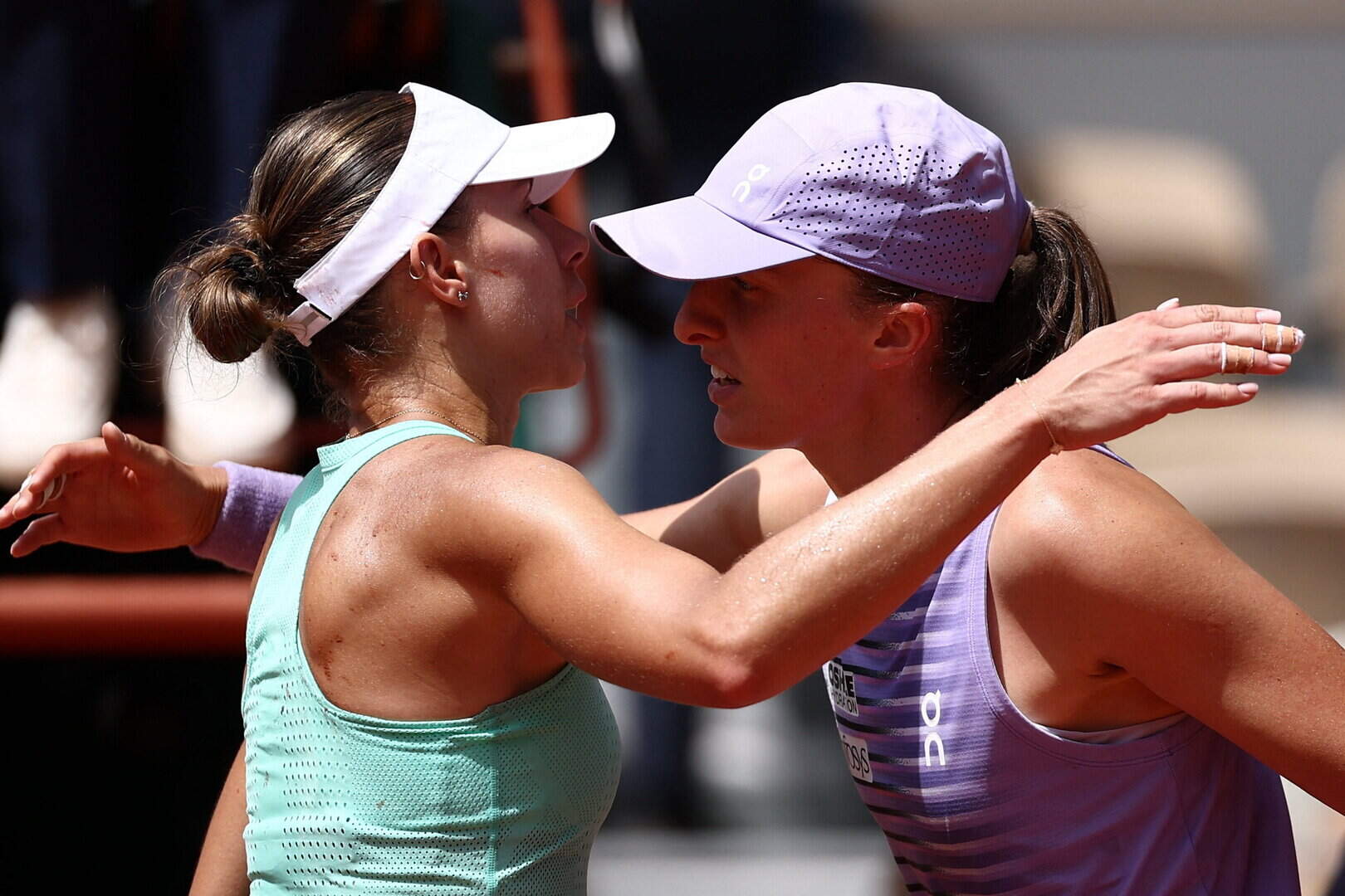 Iga Swiatek still on course for fifth French Open title after win sets ...