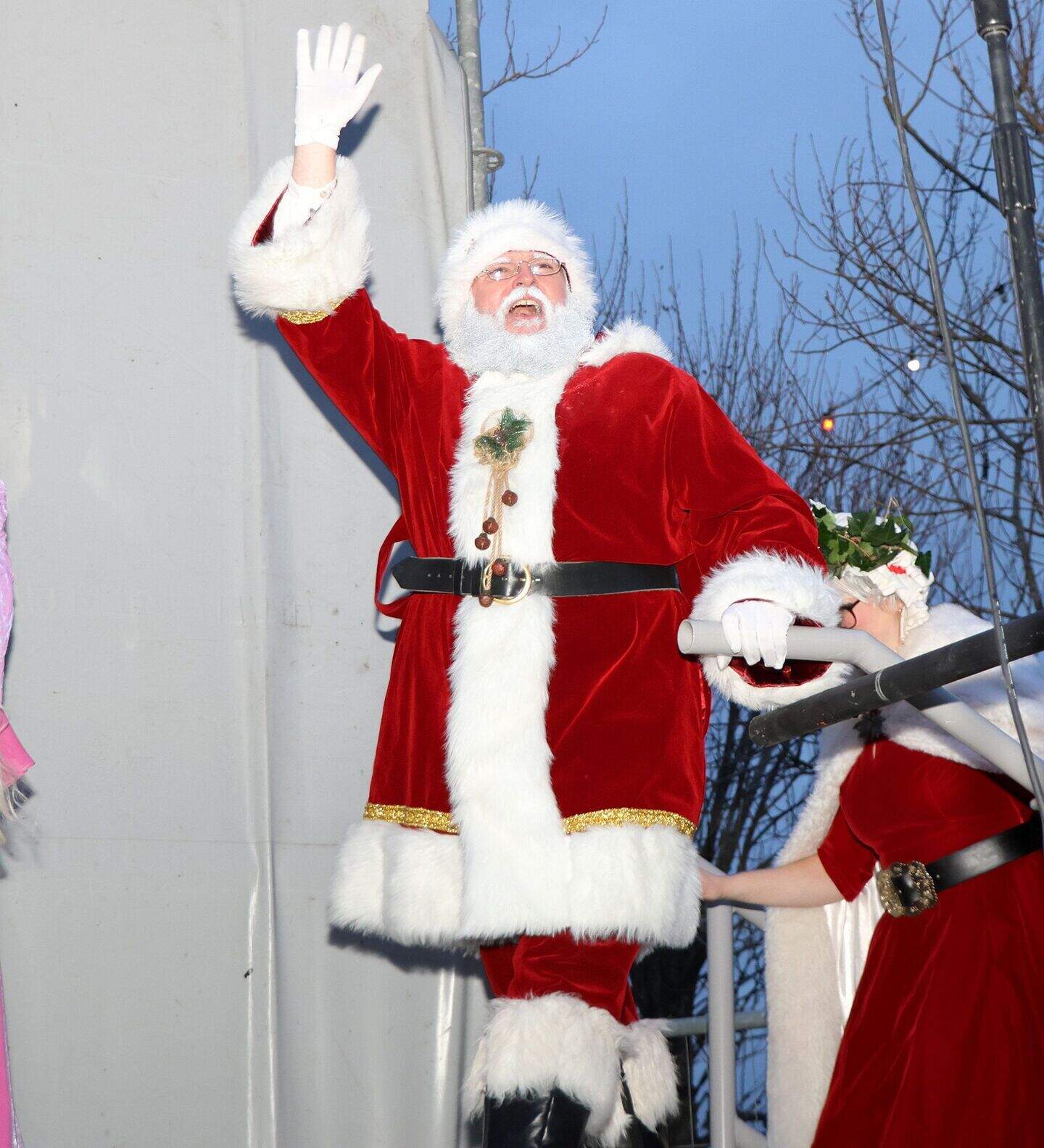 Wexford lights up for Christmas as Santa and his helpers come to town ...