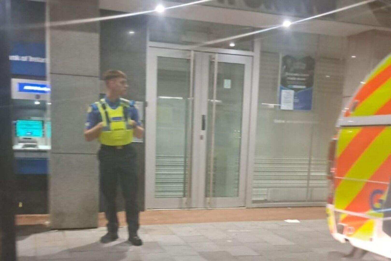 Louth gardaí deployed after Bank of Ireland glitch saw people queuing ...