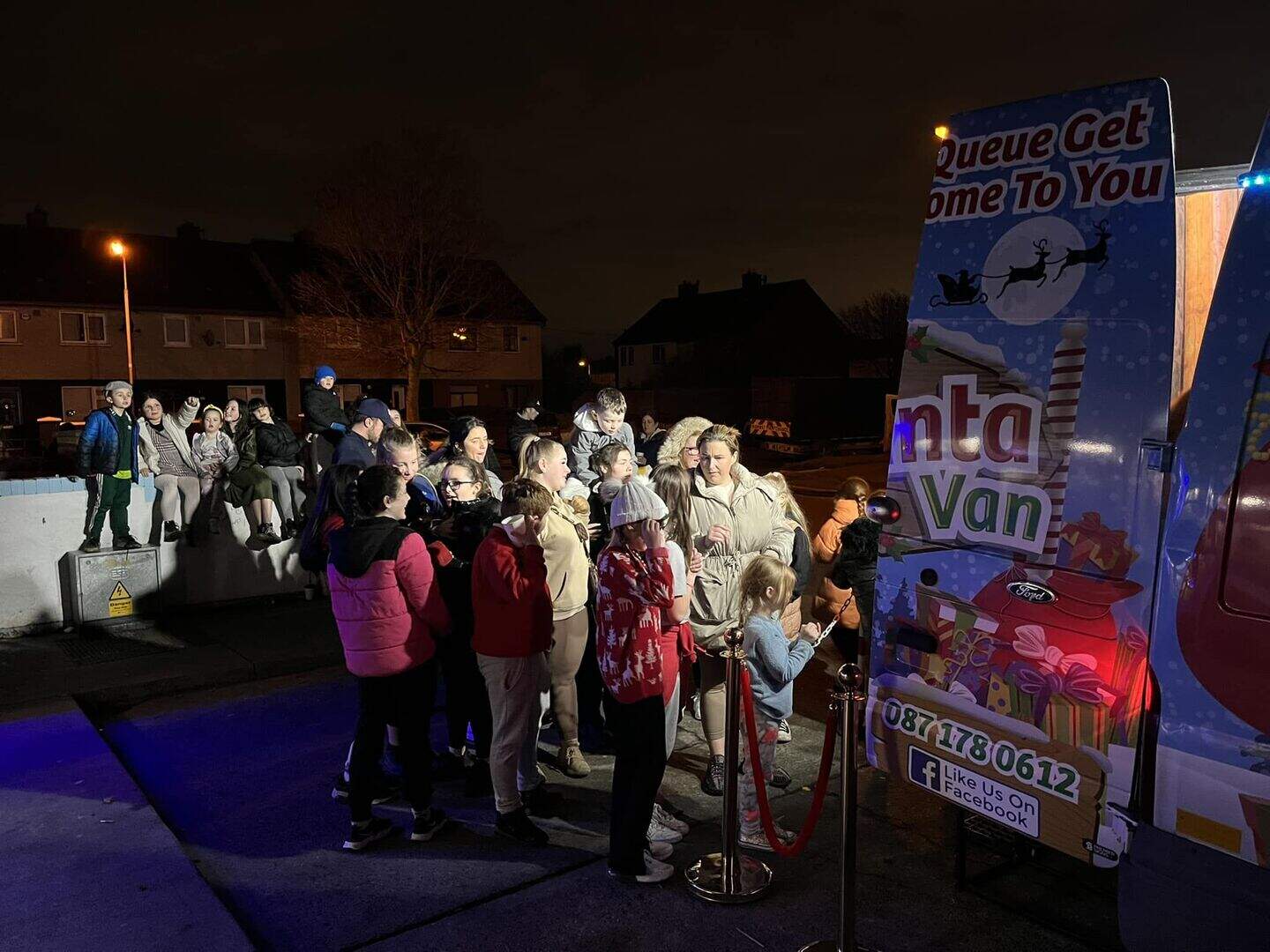 Santa rolls out in Dublin with his grotto on wheels | Irish Independent