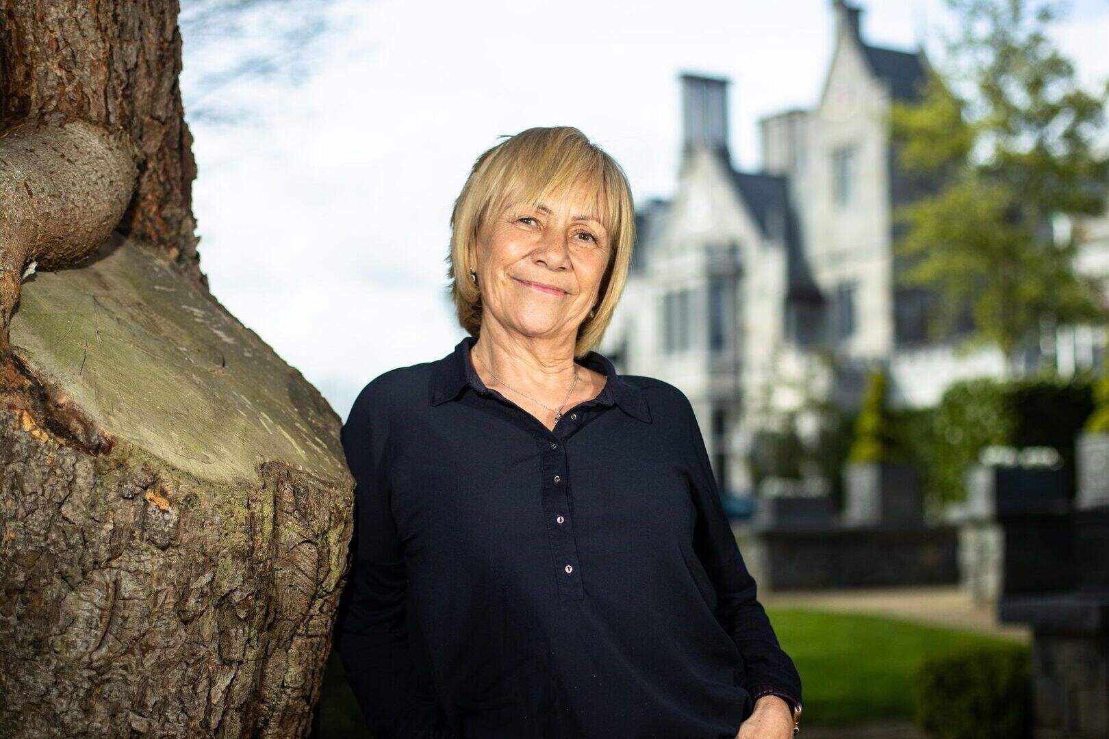 The Woman on the Bridge by Sheila O’Flanagan: Much-loved author evokes ...