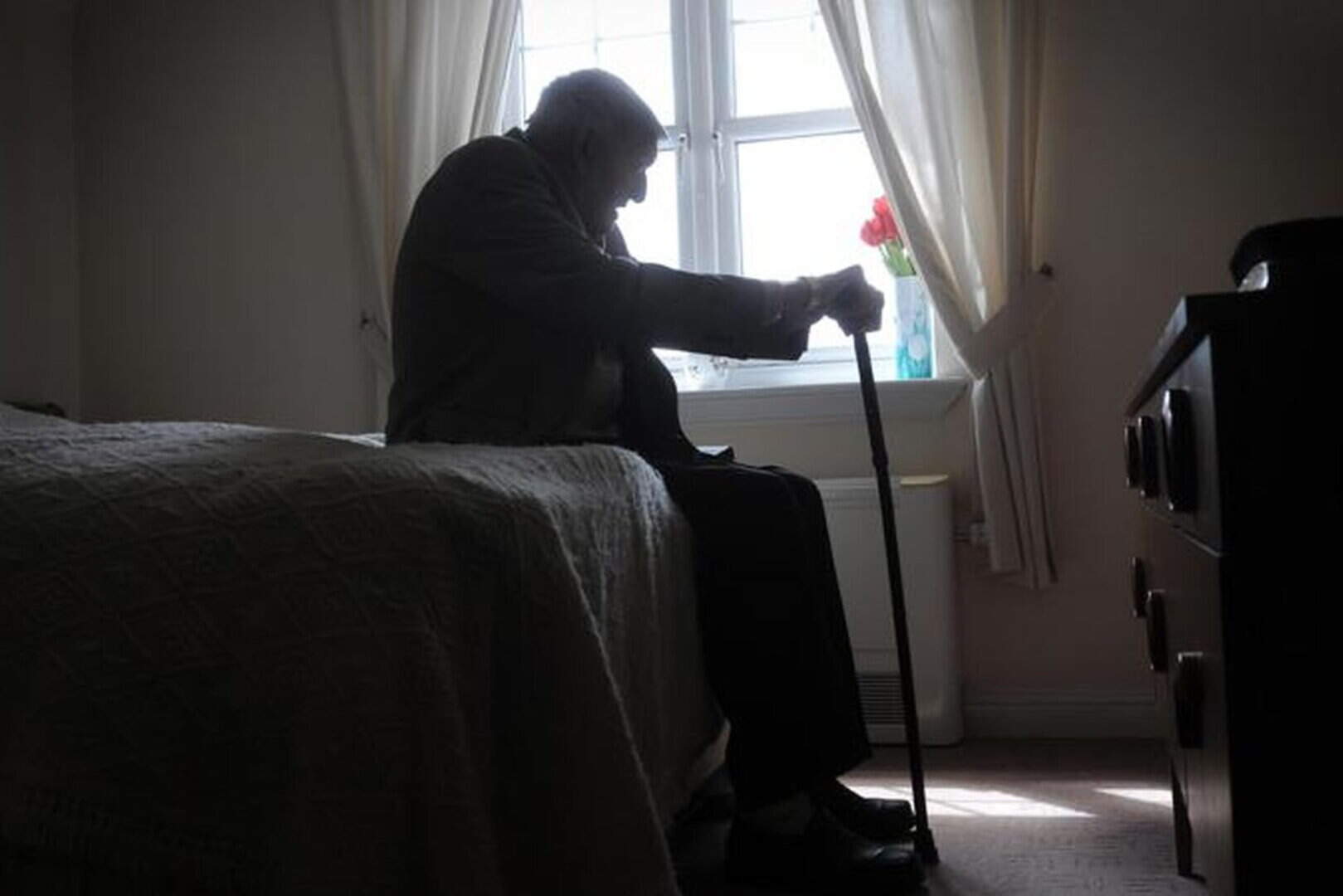 Alone recruiting people to support older people experiencing loneliness ...
