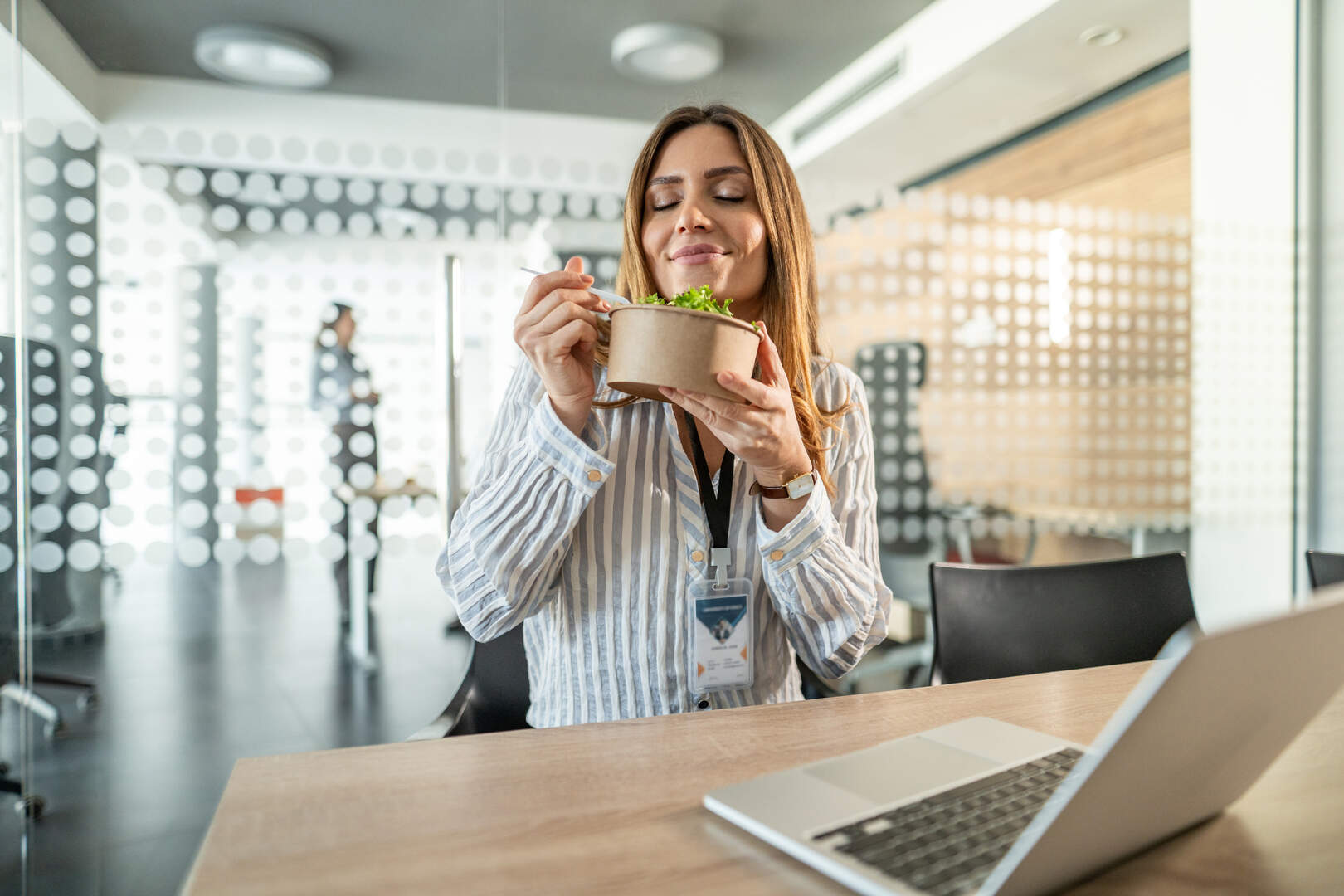 Dear Vicki: Some of my staff eat smelly food at lunch. Should I ban ...