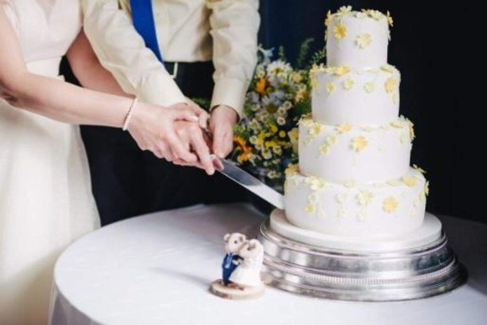Cork gardaí urge newlyweds to ‘stash their cash’ as thieves target ...