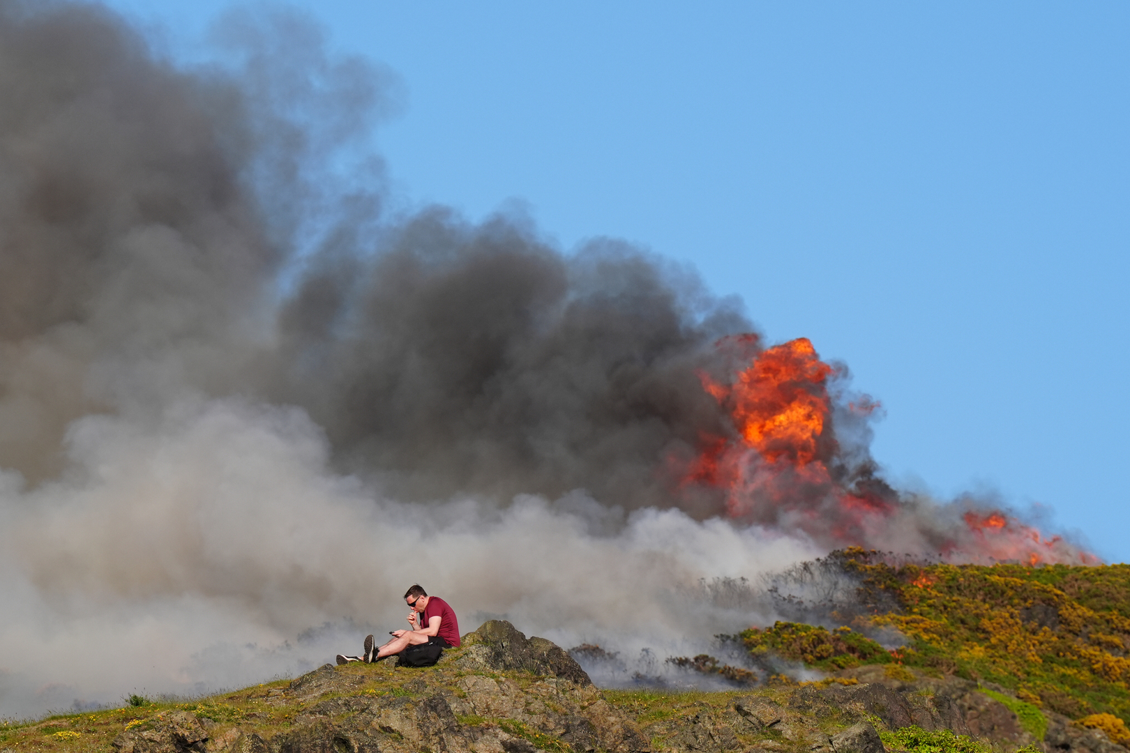 Firefighters work through night tackling grass fire near Edinburgh’s ...